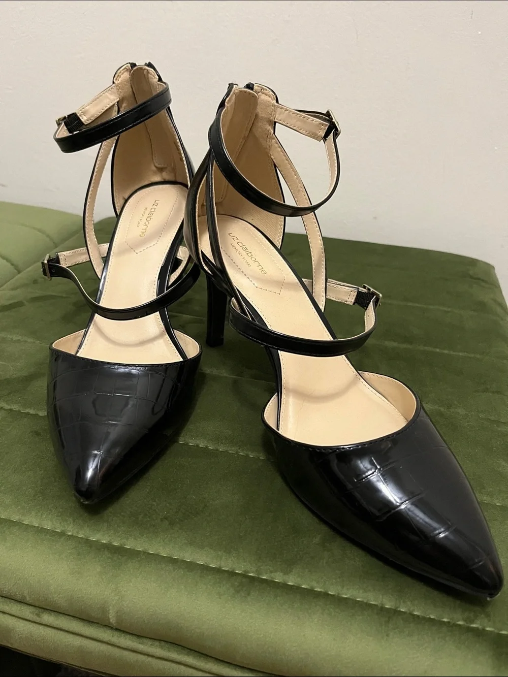 Liz Claiborne | Shoes | Liz Claiborne Black Croctexture Pointed Toe ...